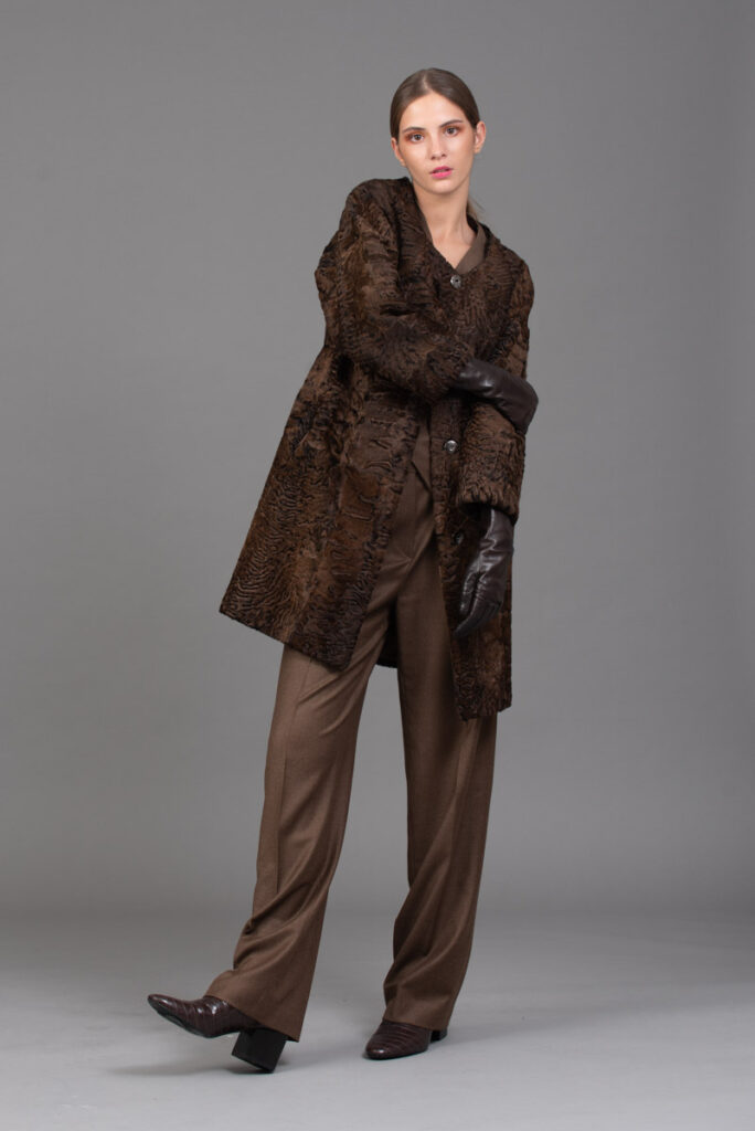 Abrigo de astracán marrón oscuro - Peletería Gabriel